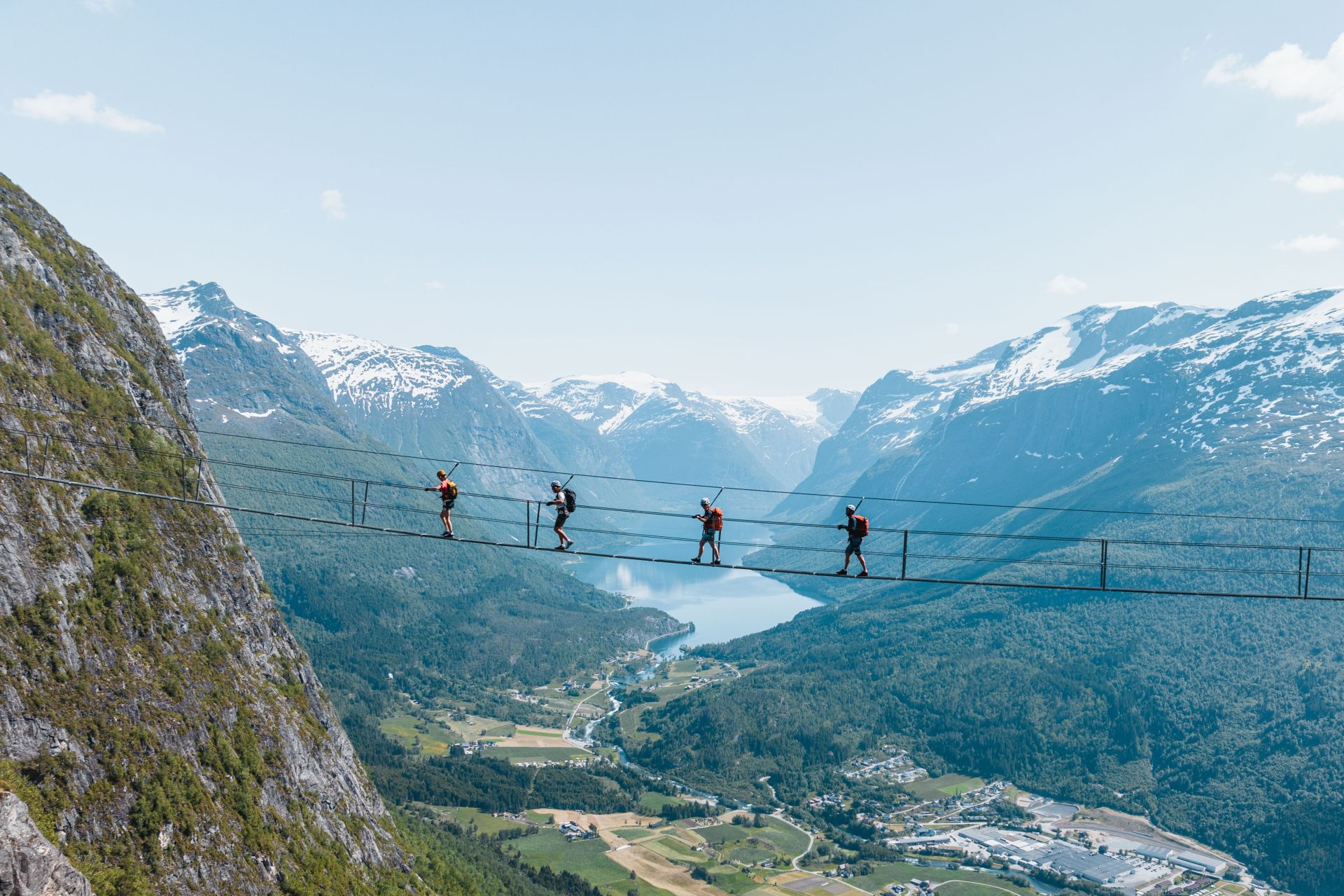 Una nueva escalera hacia el cielo a 800 m sobre un espectacular fiordo