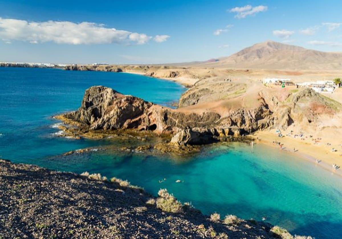 Vueling lanza vuelos desde Sevilla a siete playas paradisíacas por ...