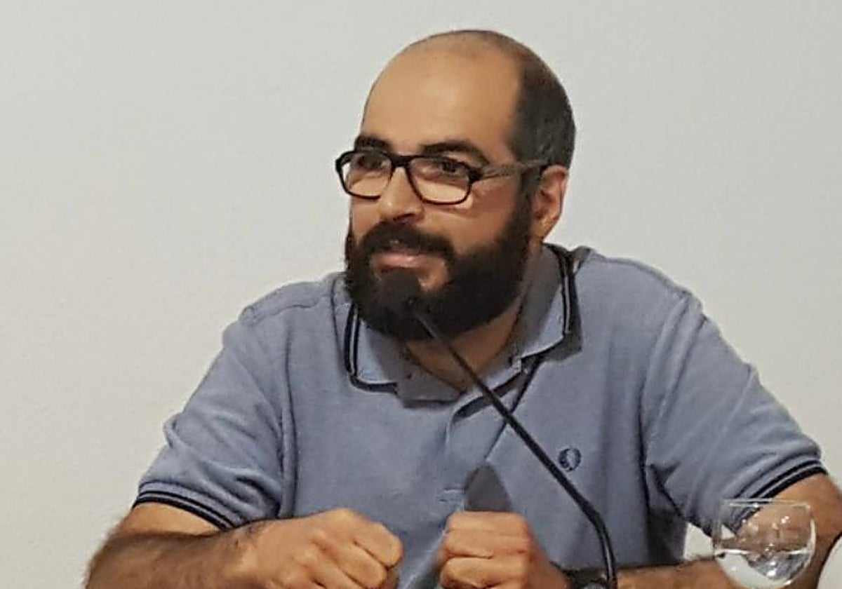 Enrique Zumalabe, primer autor de Huelva en conquistar el Premio ...