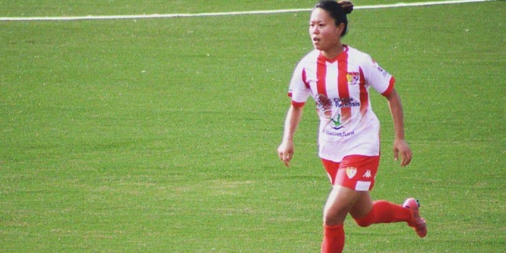Hitomi Tanaka refuerza al Sporting Huelva en su octava temporada en España