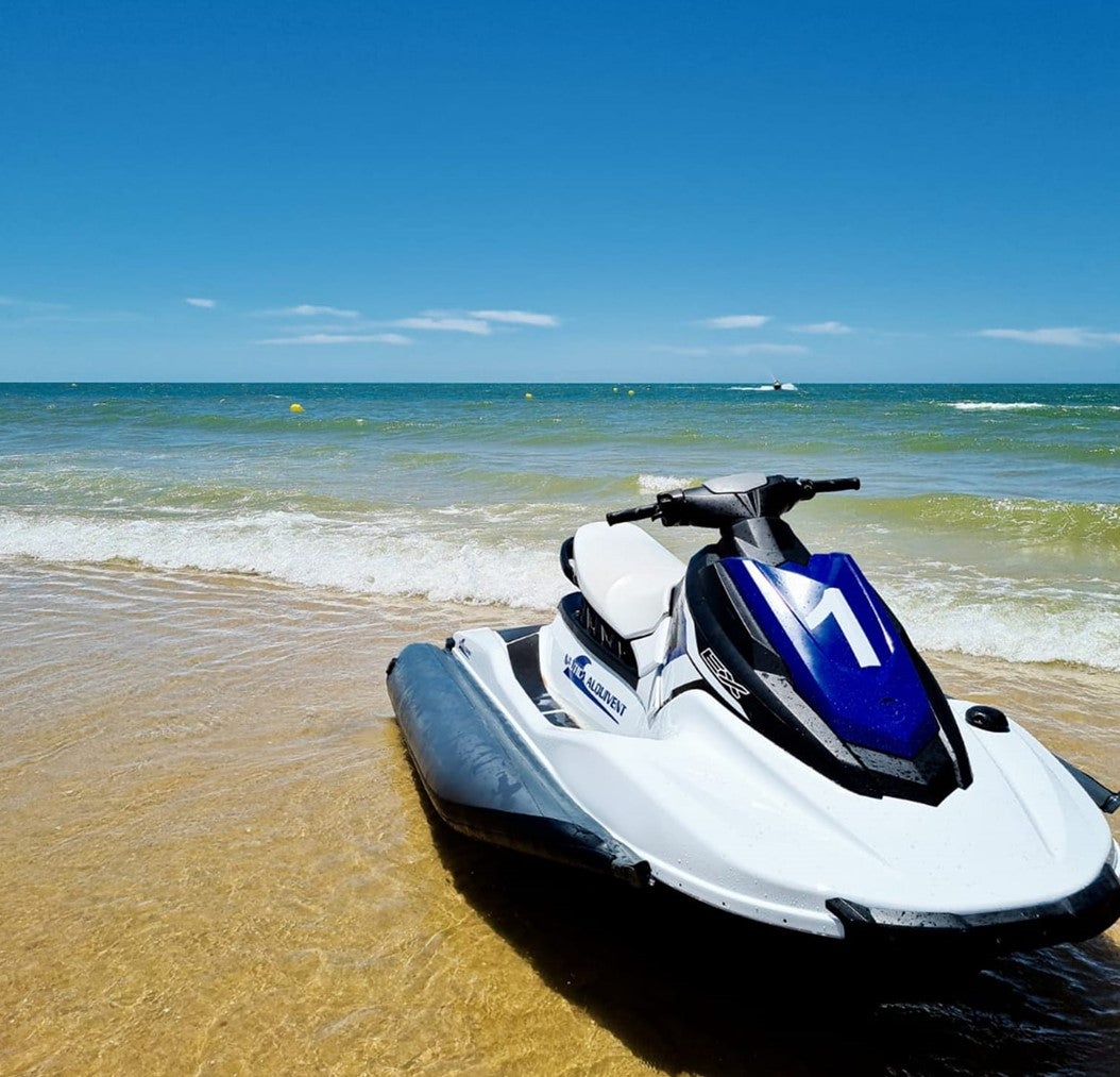 En qué playas de Huelva se puede alquilar una moto de agua y cuáles son ...