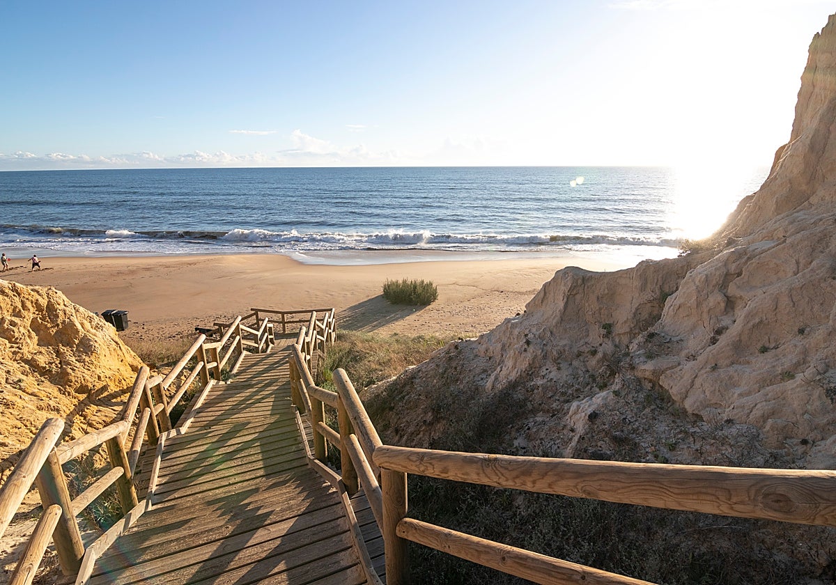 Esta playa de Huelva tiene el acantilado dunar más alto de Europa: «Una ...