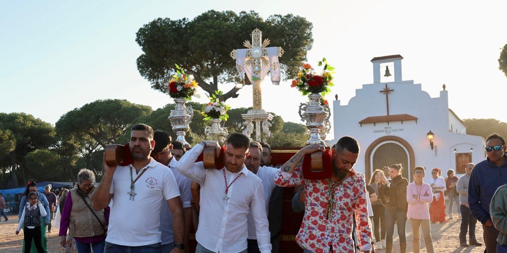 La romería de la Santa Cruz de Punta Umbría, en imágenes
