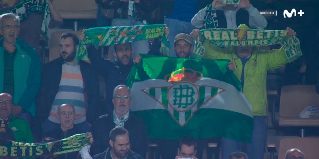 Álex Bernal disfrutó en La Cartuja del triunfo europeo del Betis