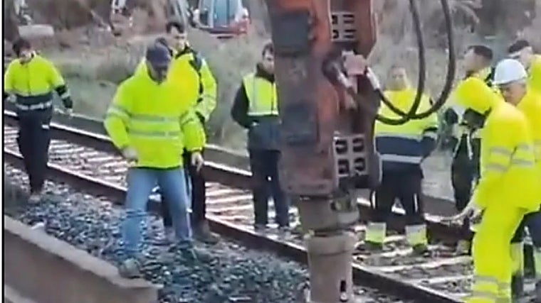 Los trenes de la vergüenza que sufre Huelva: retrasos y averías casi ...