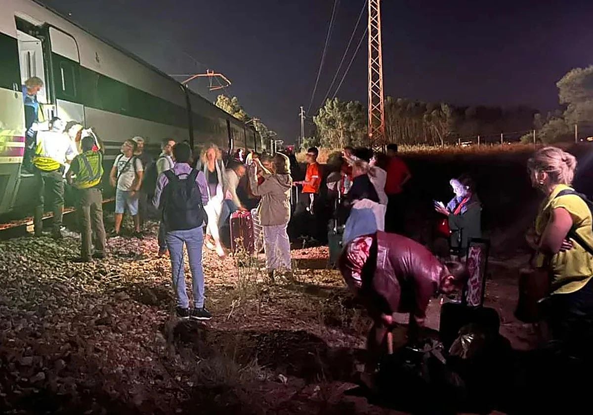 Los trenes de la vergüenza que sufre Huelva: retrasos y averías casi ...