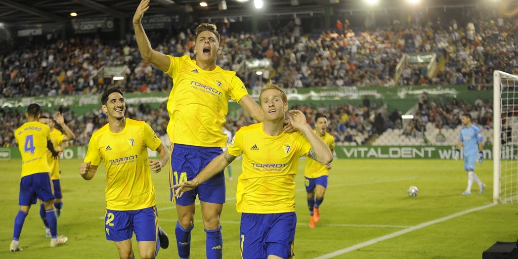 Vizcaíno no cierra la puerta a la continuidad de Álex e Iván Alejo en ...