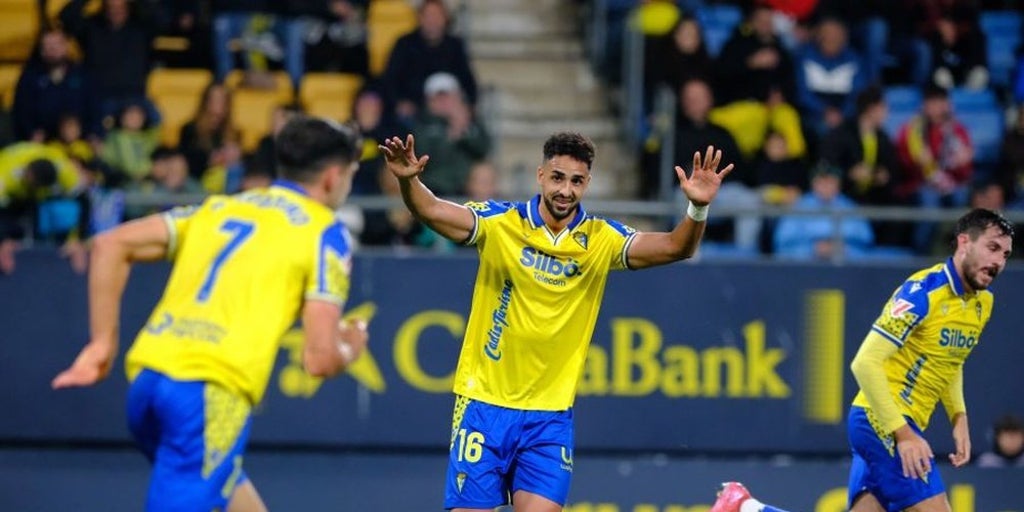 El Cádiz CF confirma que Chris Ramos sale cedido con opción a compra