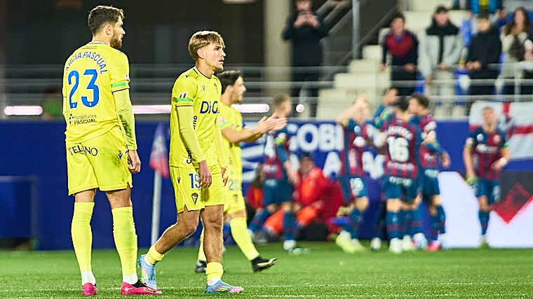 El Cádiz CF bordea el descenso en el año 2026