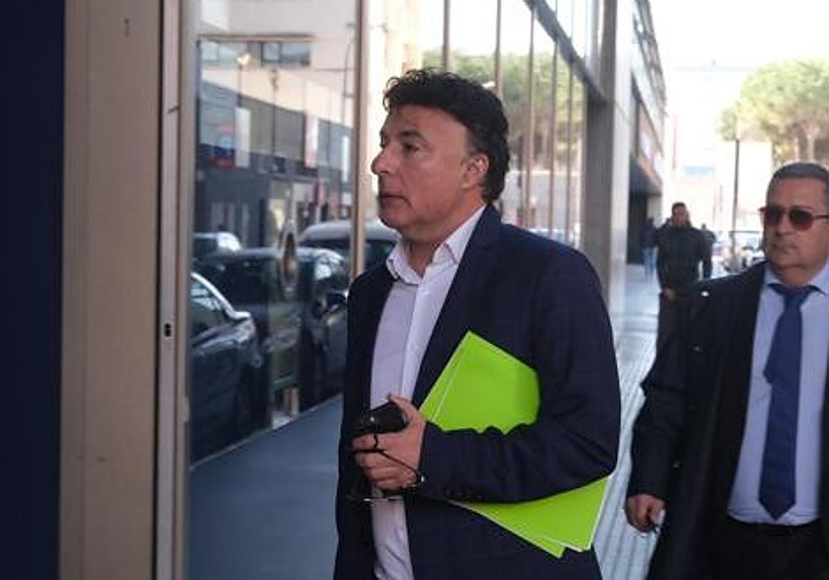 Quique Pina: «Quieren destruir el Cádiz CF»