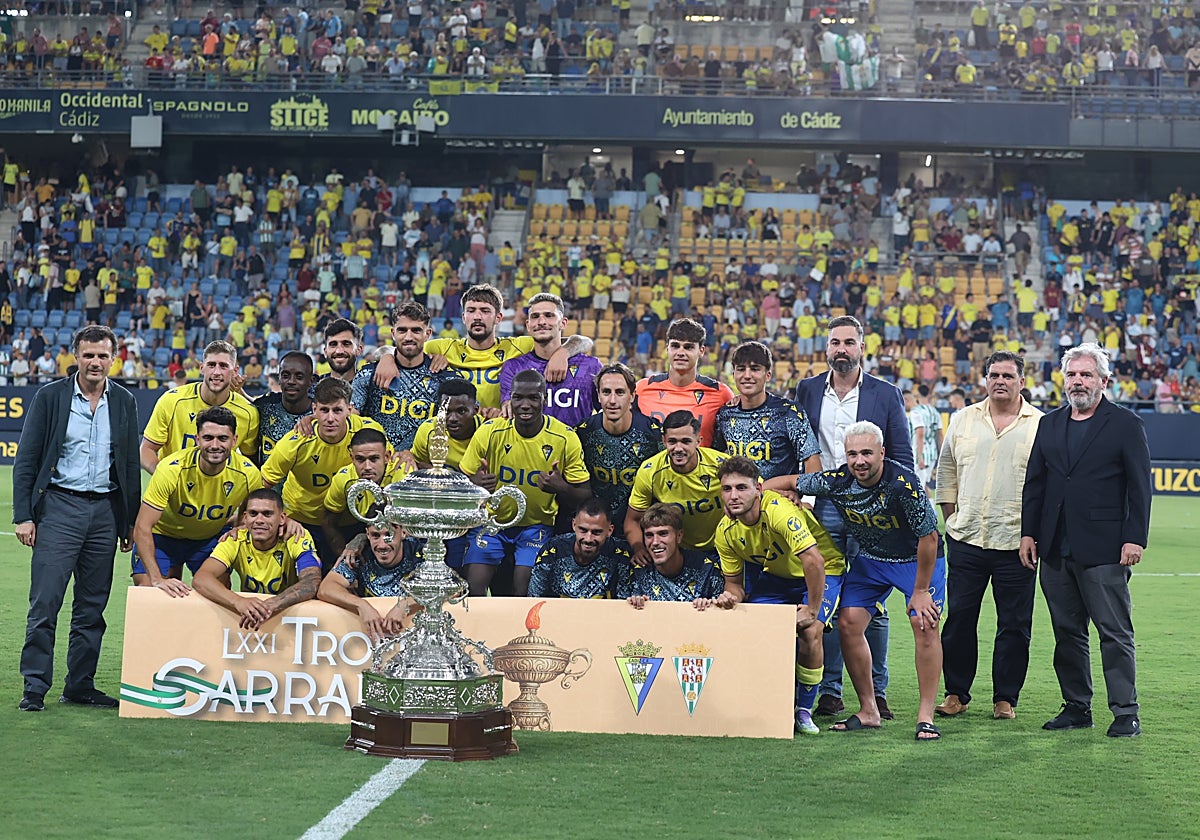 Nace 'Trofeístas Confesos', un grupo de gaditanos defensores del Trofeo ...