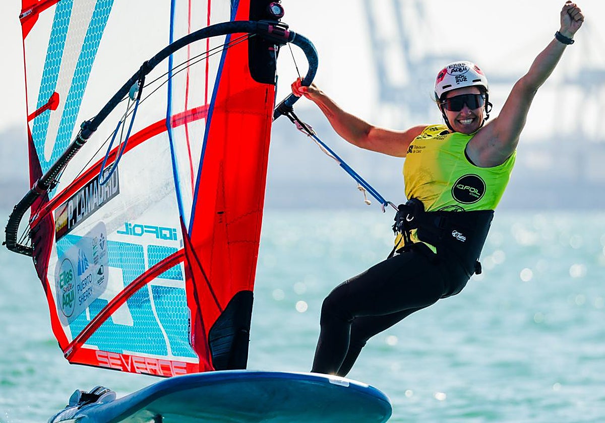 Pilar Lamadrid conquista los iQFOiL Games Cádiz 2026