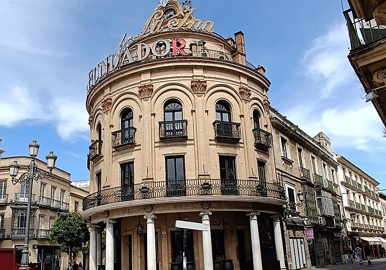El edificio de El Gallo Azul en Jerez, inscrito en el Catálogo General ...