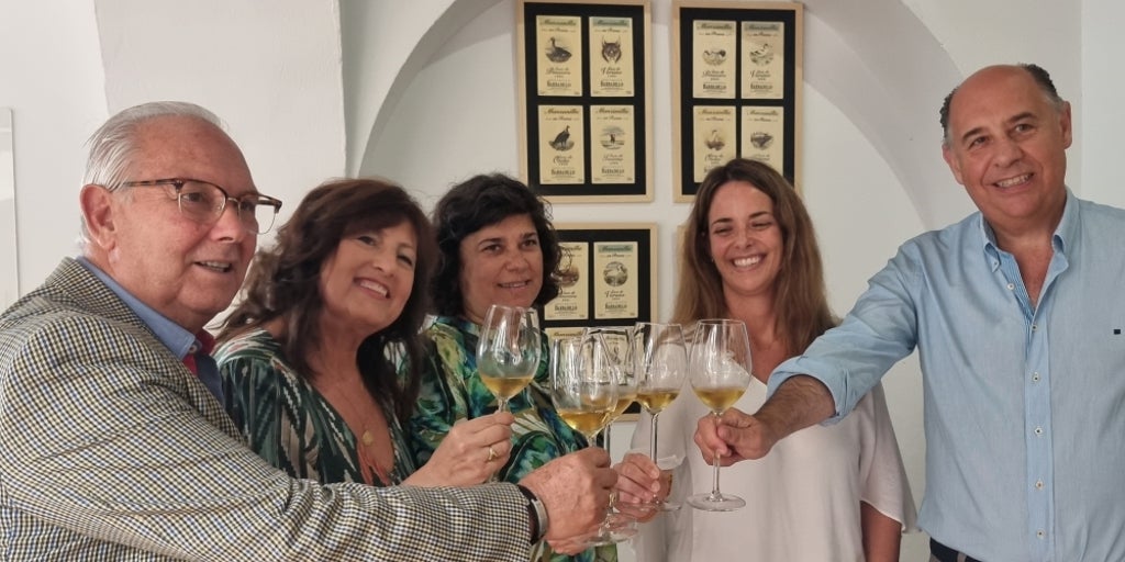 Barbadillo repasa 25 años de las etiquetas de su Manzanilla Solear ...