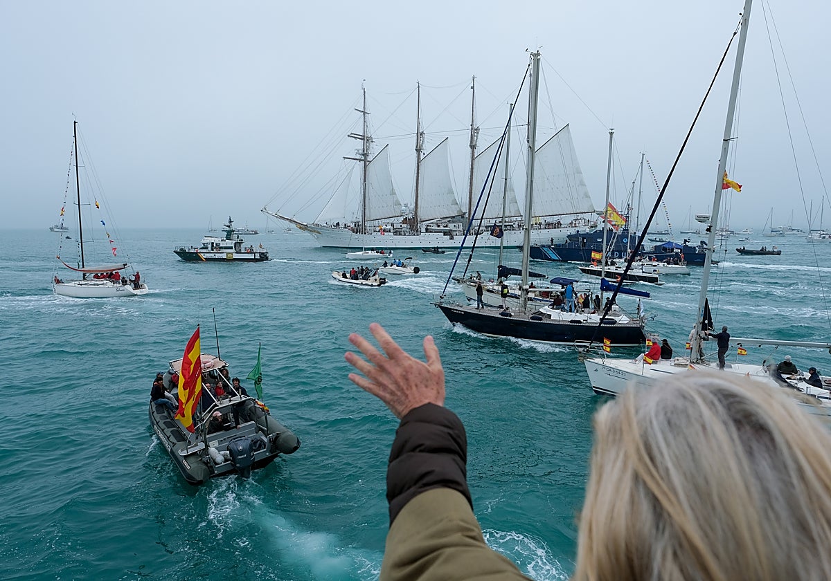 Imágenes de un día histórico en Cádiz: la Princesa Leonor ya navega en ...