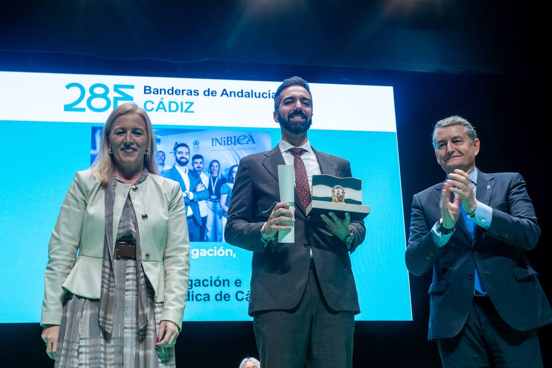 28-F: Fotos: La Junta entrega en Rota las Banderas de Andalucía 2025 de ...