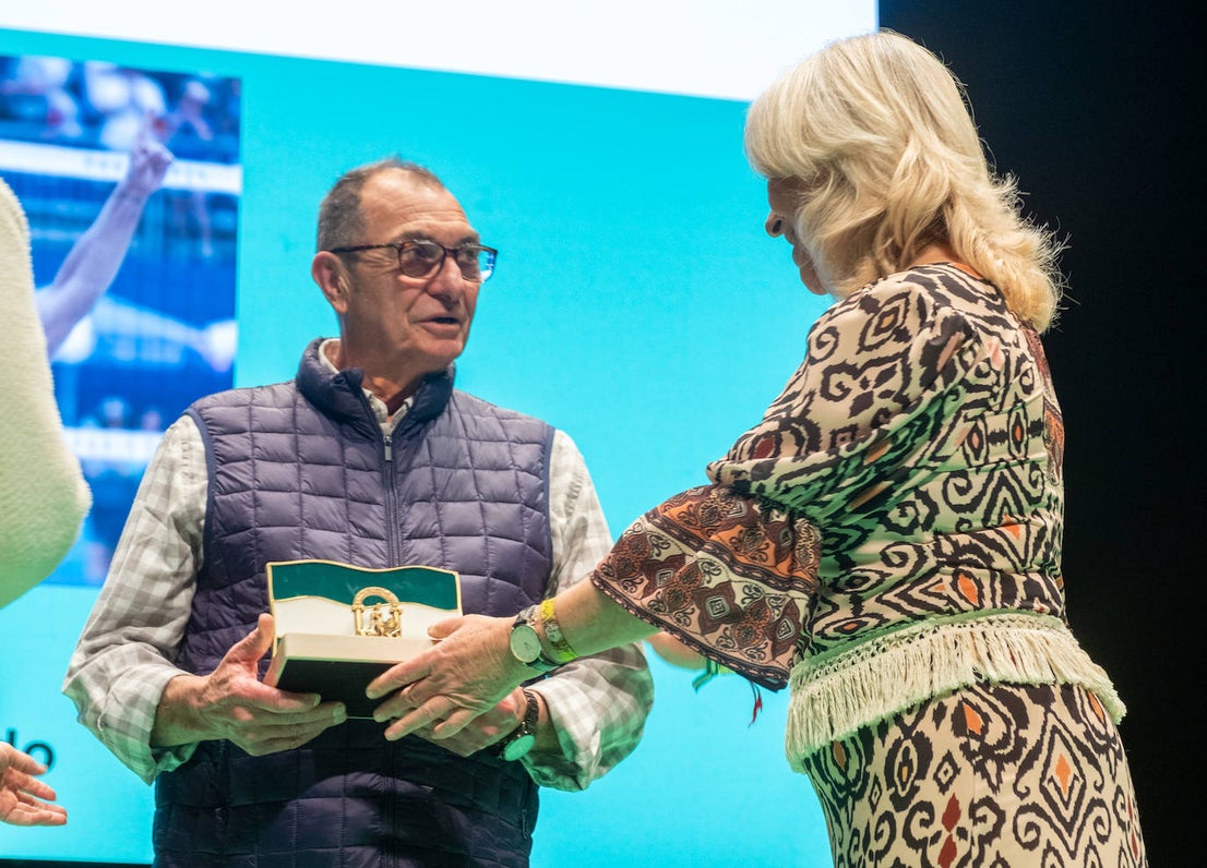 28-F: Fotos: La Junta entrega en Rota las Banderas de Andalucía 2025 de ...