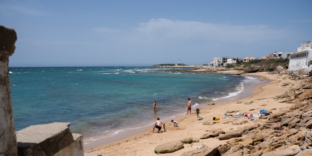 La playa del Pirata, el paraíso abandonado: «Hay piedras que no he ...