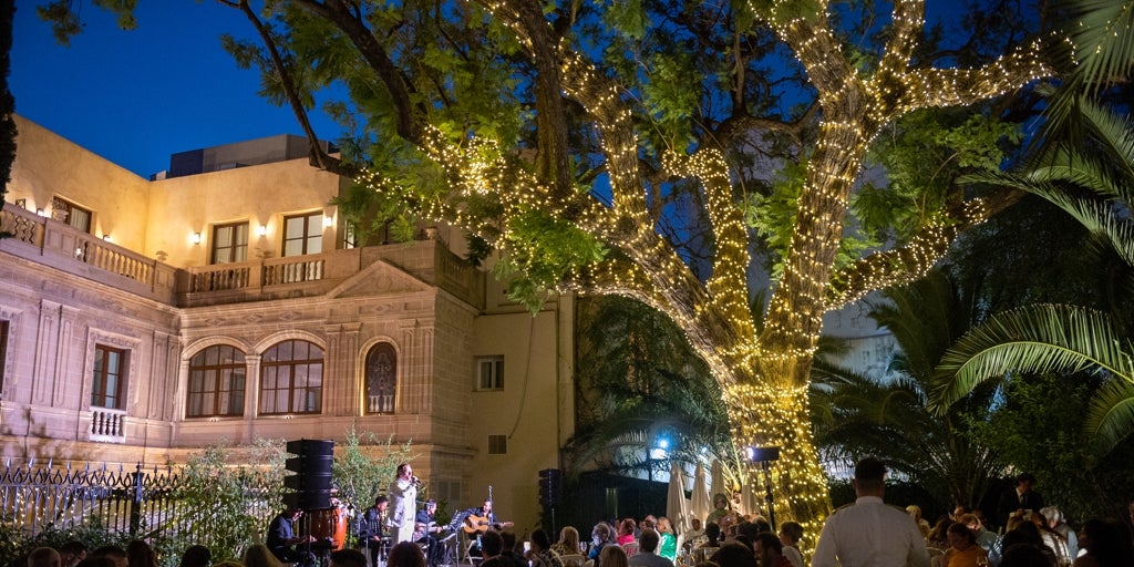 Vuelven las cenas musicales con «duende» en el Casa Palacio María Luisa ...