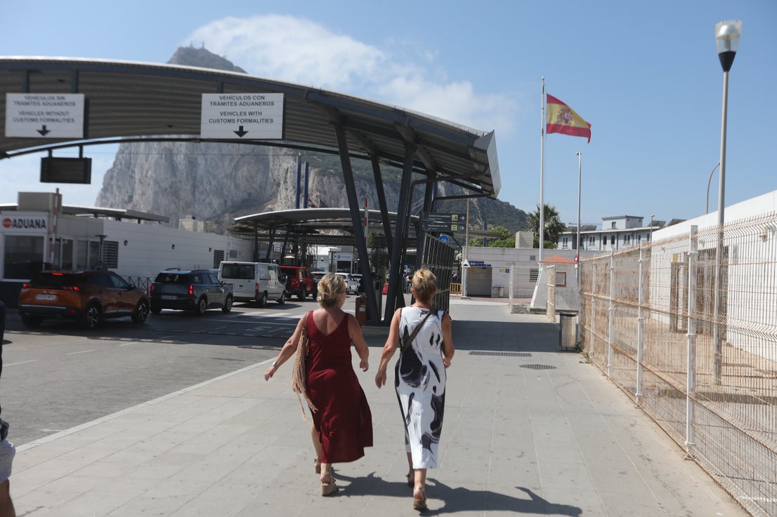 Fotos: Comienzan las obras para demoler la Verja de Gibraltar