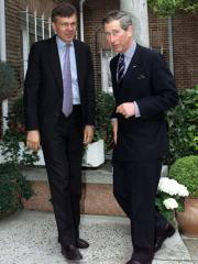 Recepción en la Embajada británica a la hora del té