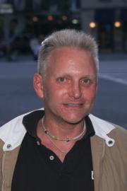 Muchas incógnitas en la muerte de Eric Douglas