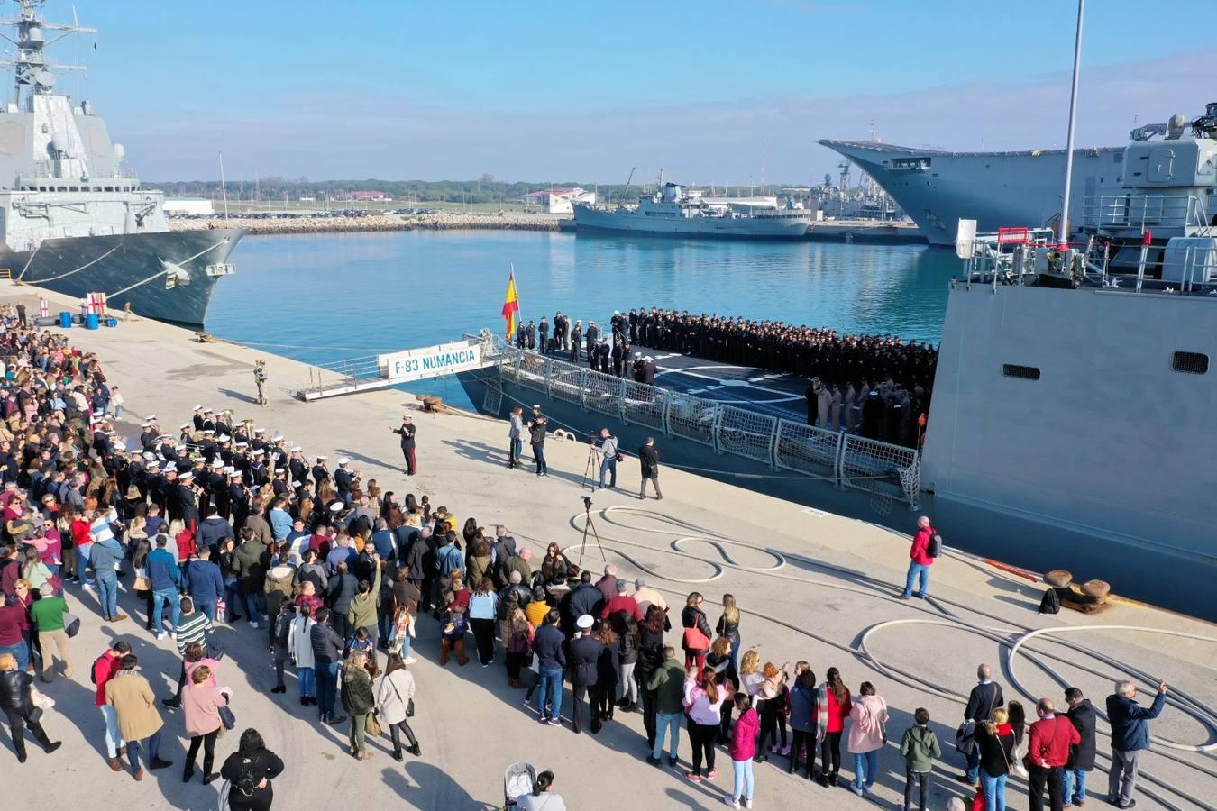 Así se ve desde el aire la salida de la fragata 'Numancia' de la base ...