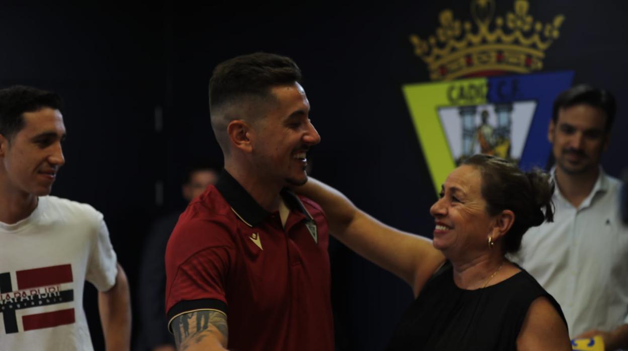 Javi Hernández: "Soy cadista y vengo a dar todo por este escudo"