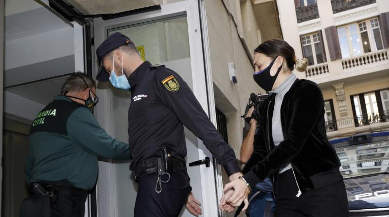 Prisión permanente revisable para la mujer que estranguló al hijo ...