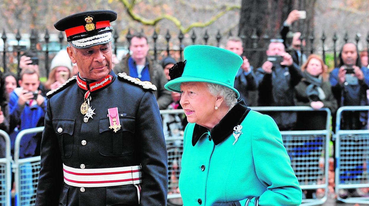 Kenneth Olisa, el único lord negro de la Reina