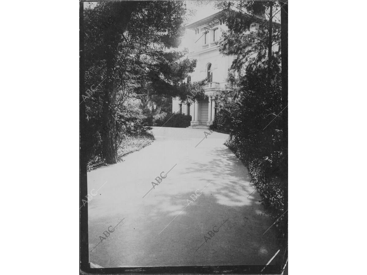 Entrada de la villa Cyrnos, residencia de la emperatriz Eugenia María ...