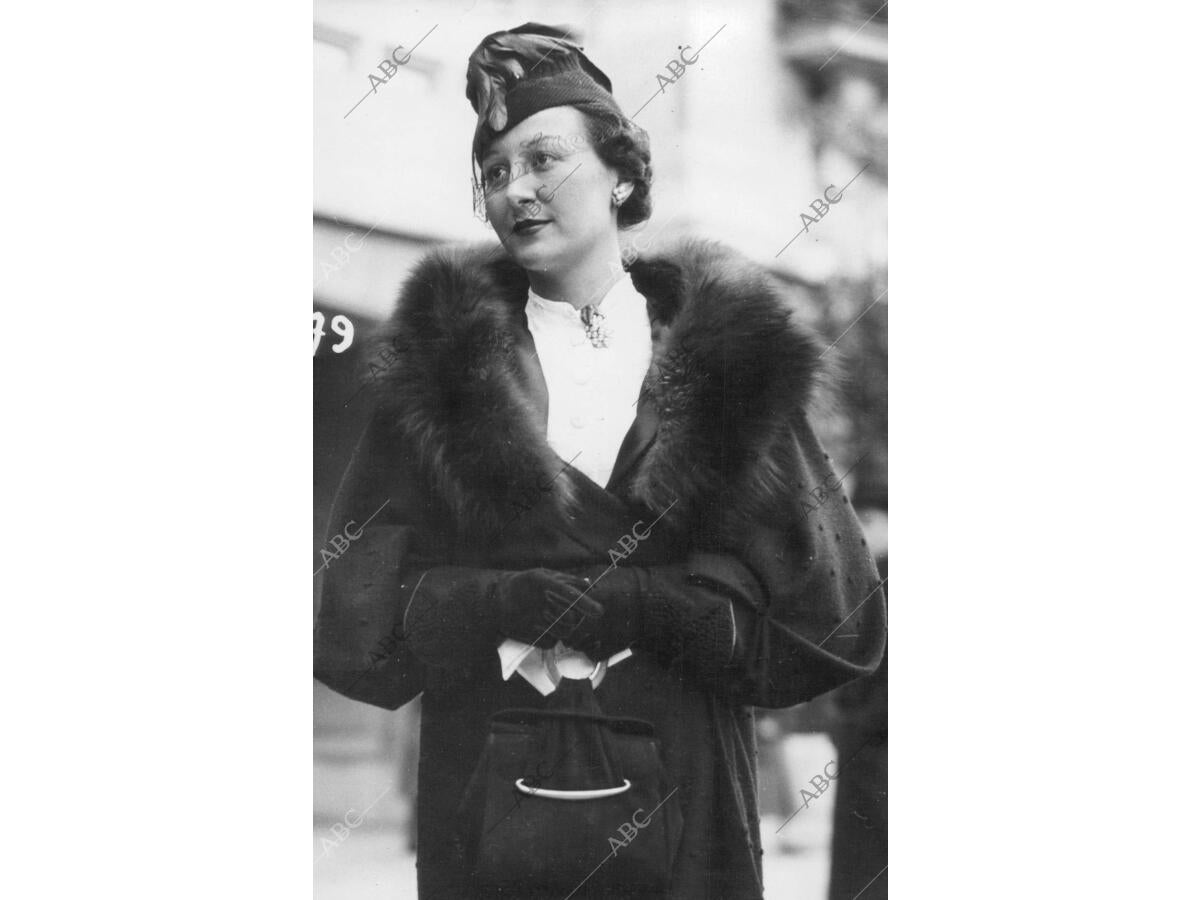 La moda en el hipódromo de Longchamp - en la Imagen, abrigo de 1935 ...
