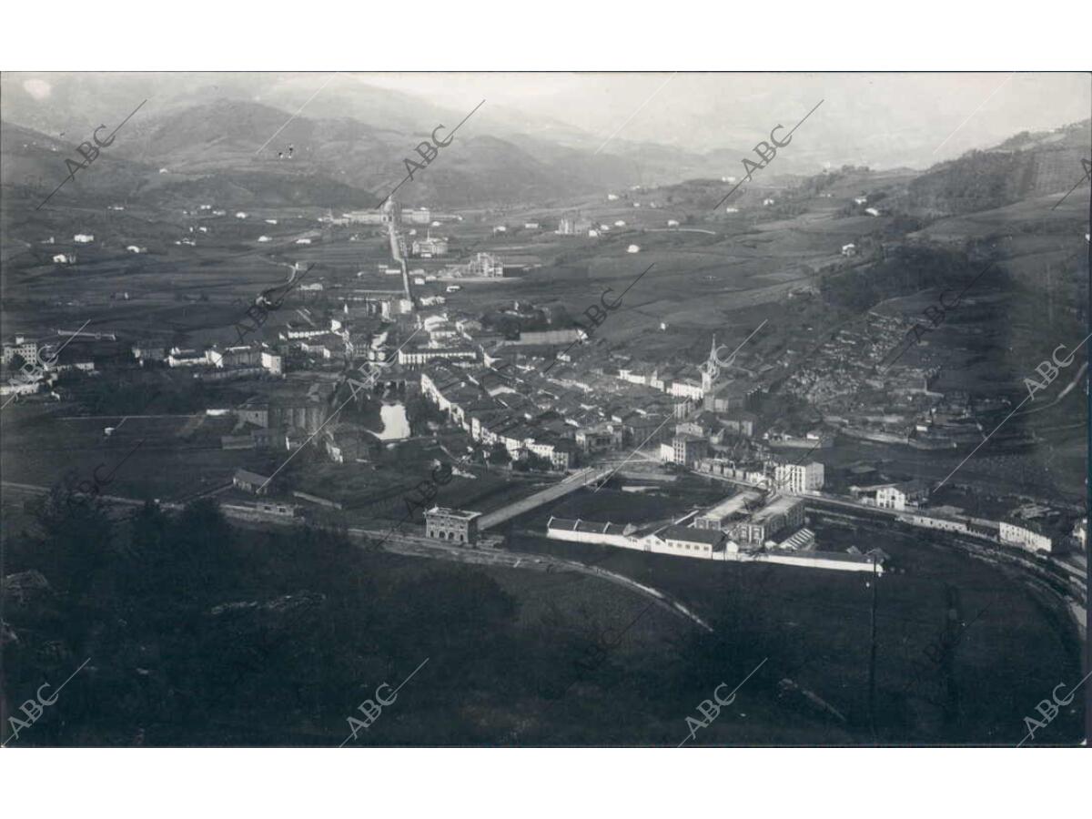 Vista general de Azpeitia. Al Fondo, el santuario de Loyola - Archivo ABC