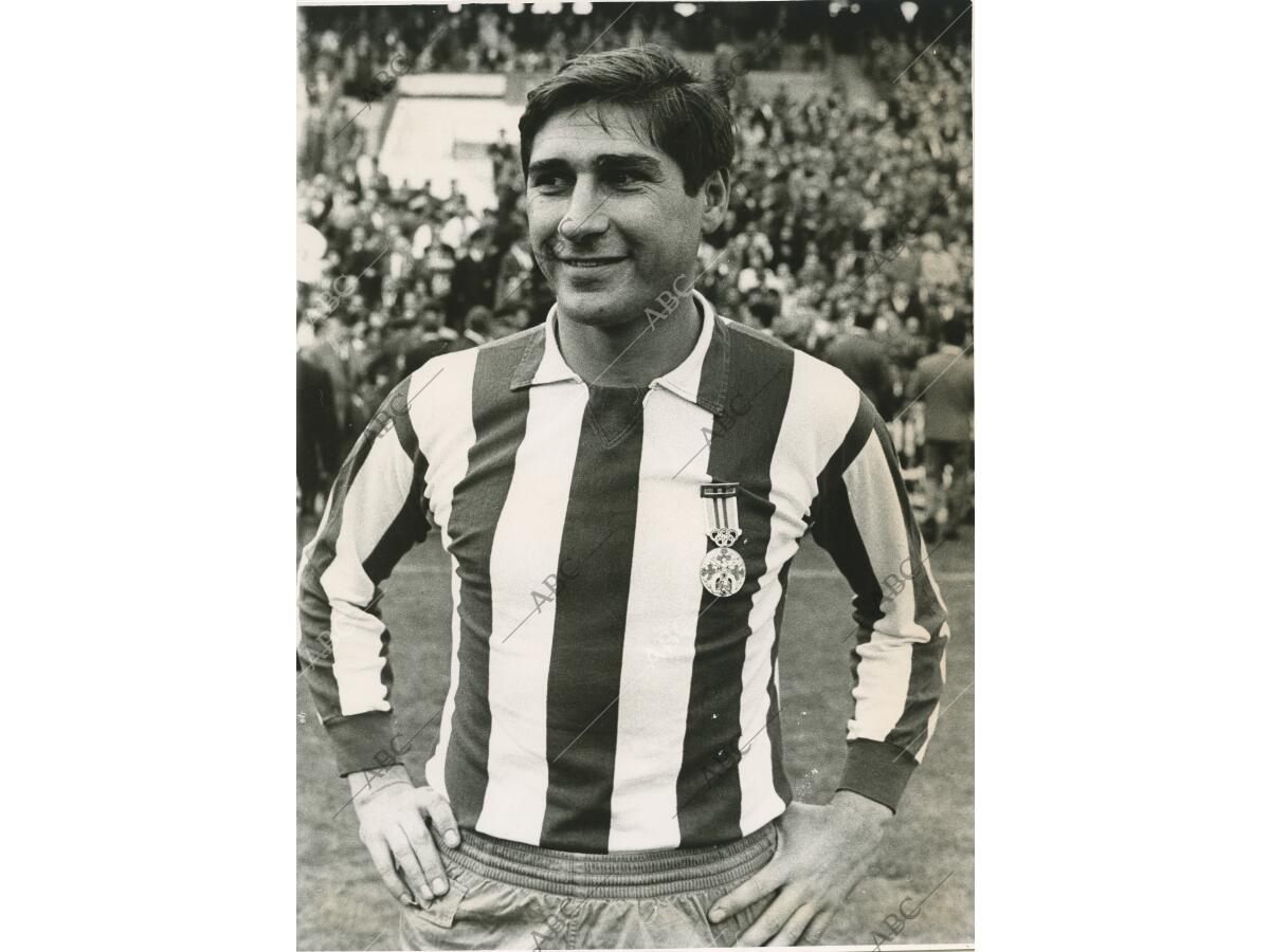 Partido homenaje a Jorge Griffa, disputado en el estadio del Manzanares ...