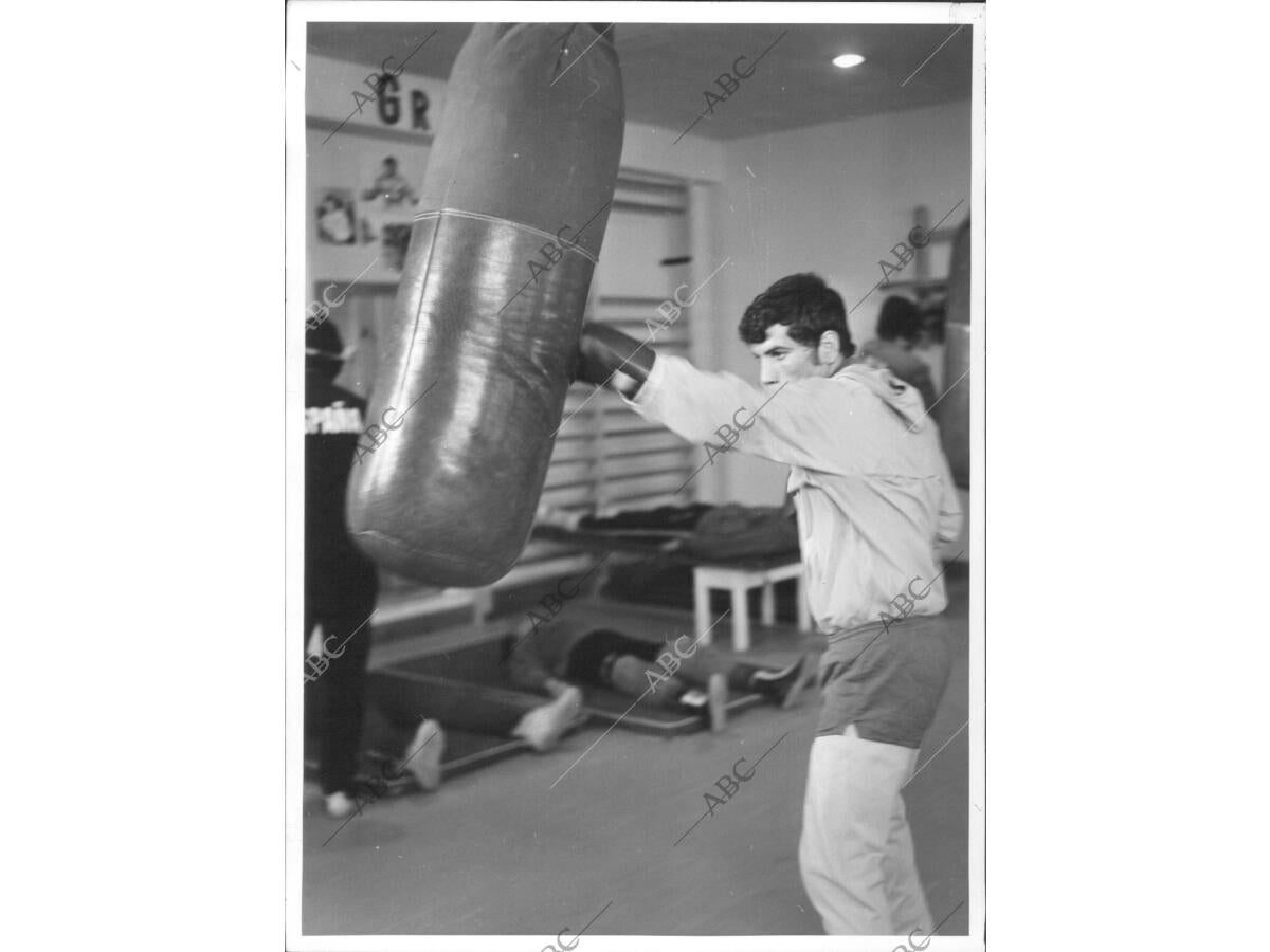 El boxeador perico Fernández durante un entrenamiento - Archivo ABC