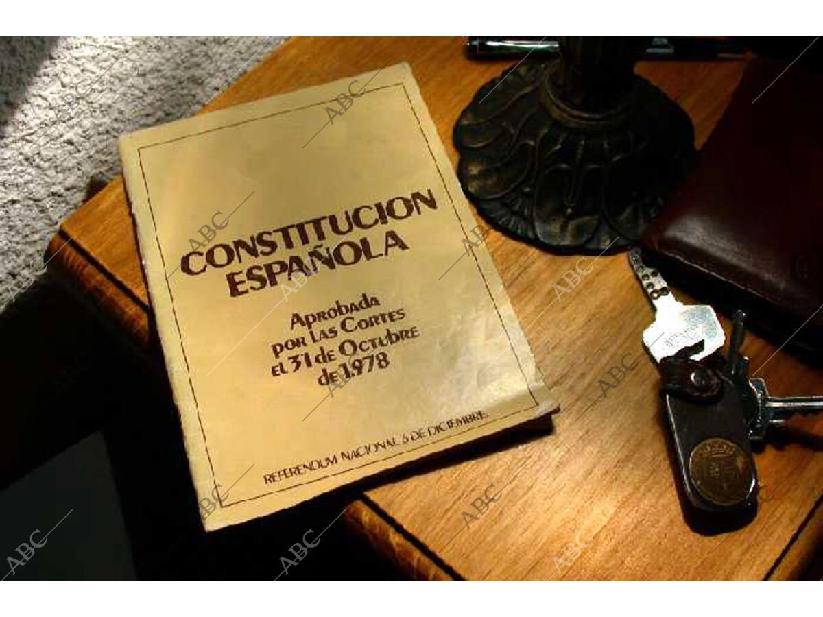 Libro de la constitución Española Aprobada por las Cortes el 31 de ...