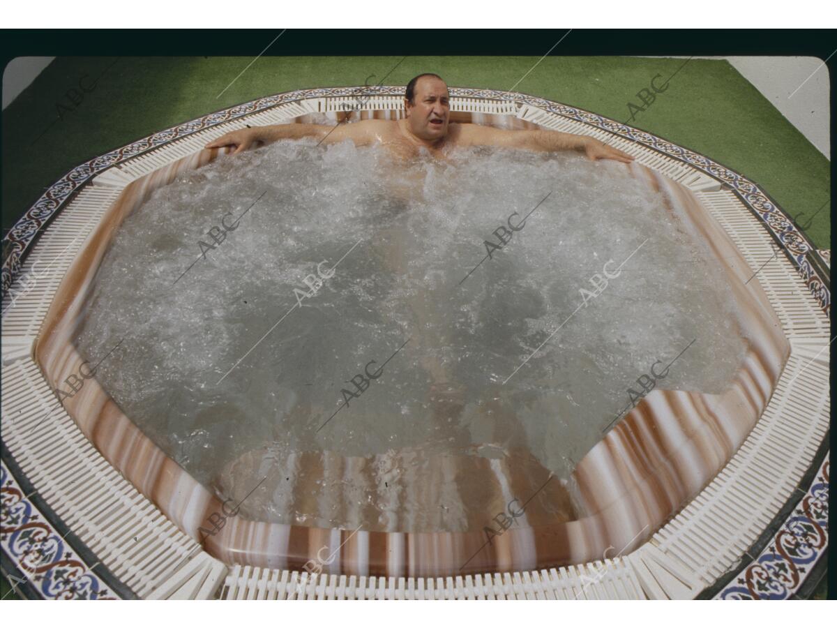Jesús Gil, alcalde de Marbella y presidente del Atlético de Madrid, en ...