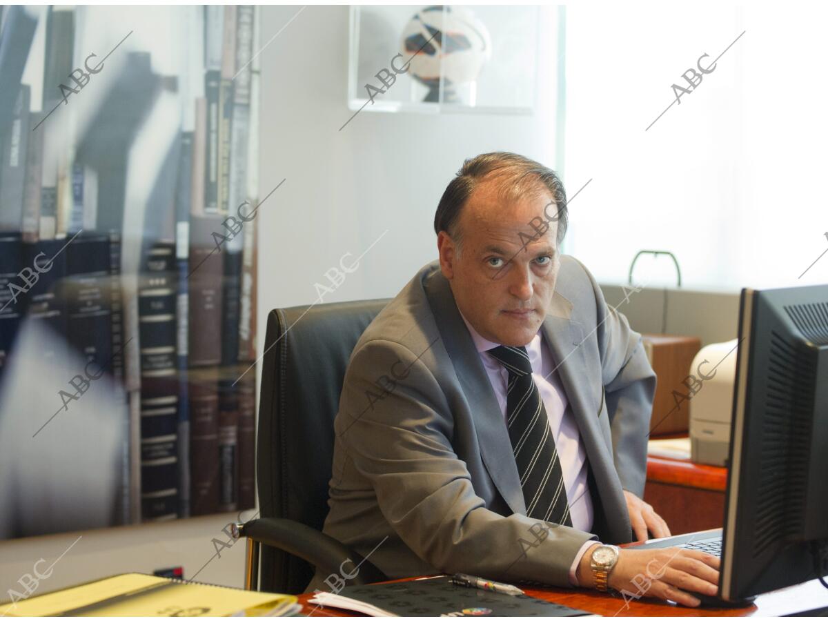 Entrevista al presidente de la liga de futbol profesional, Javier Tebas ...