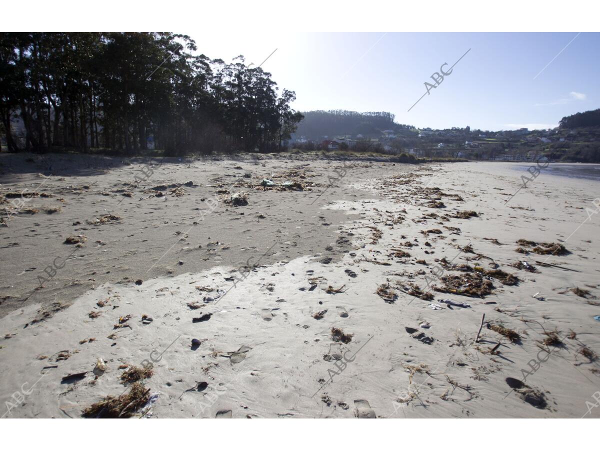 El temporal deja sin arena la playa de Cedeira - Archivo ABC