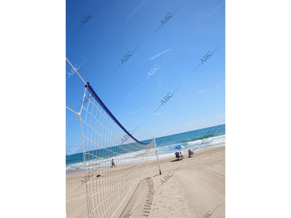 Daimús (Valencia), 08/06/2017. Ambiente en la playa de Daimús - Archivo ABC