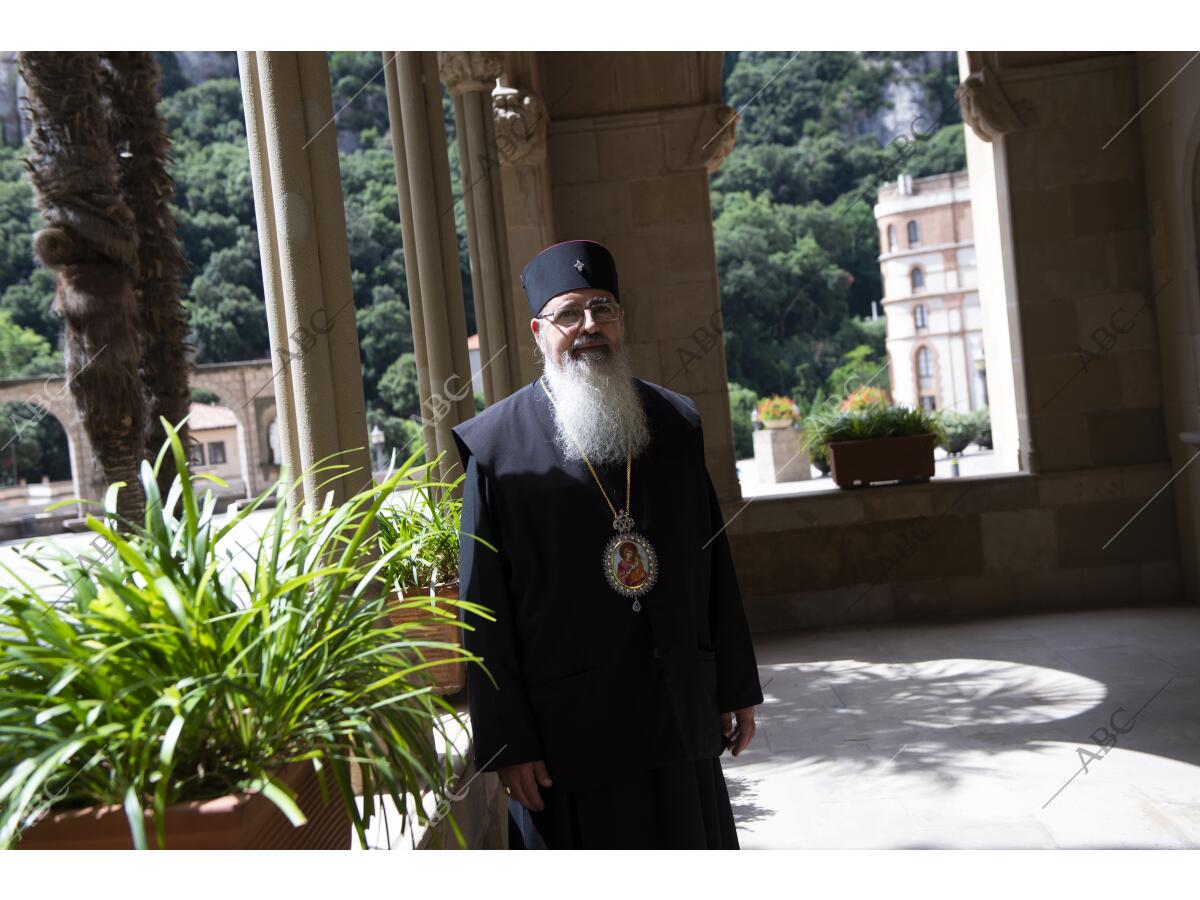 Entrevista al padre Manuel Nin, monje de Montserrat y obispo en Atenas ...