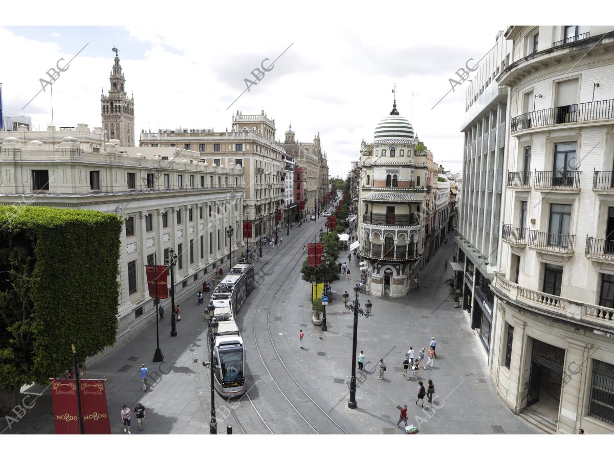 Reportaje de calles sin sombra. Avenida de la Constitución - Archivo ABC