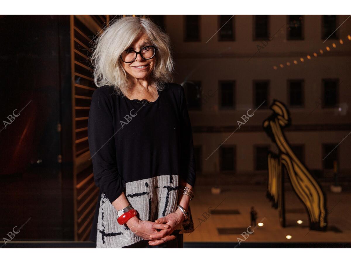 Abigail Solomon Godeau, crítica de Arte, en el museo Reina Sofía ...