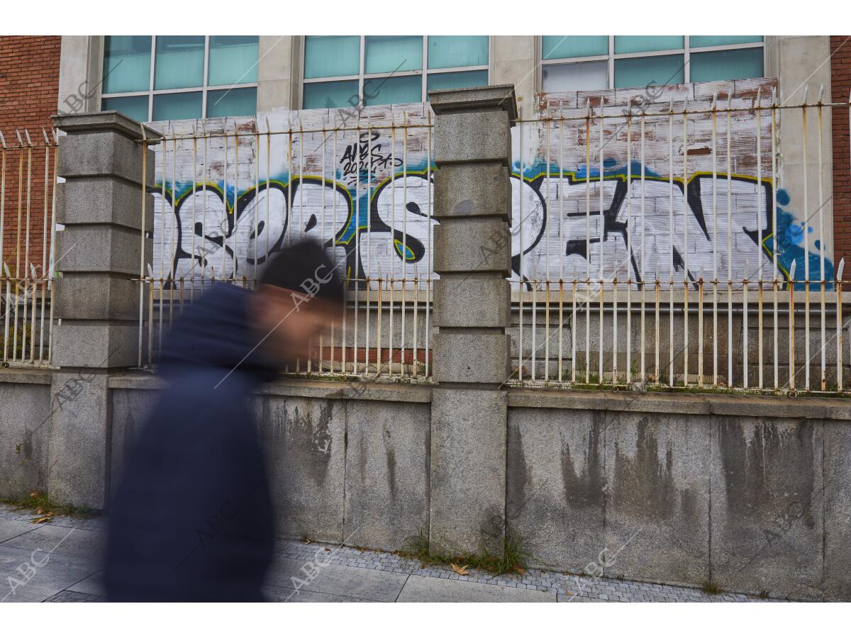 Sede del edificio que perteneció al NO-DO, hoy cerrado y tapiado tras ...
