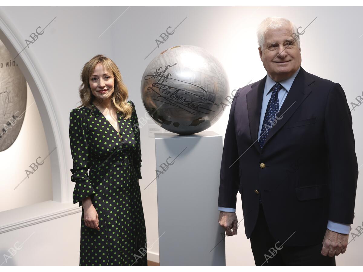 El duque de Alba con la artista Denise de la Rue - Archivo ABC