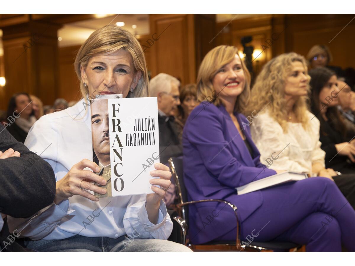 Presentación del libro «Franco», de Julián Casanova, en el Instituto ...