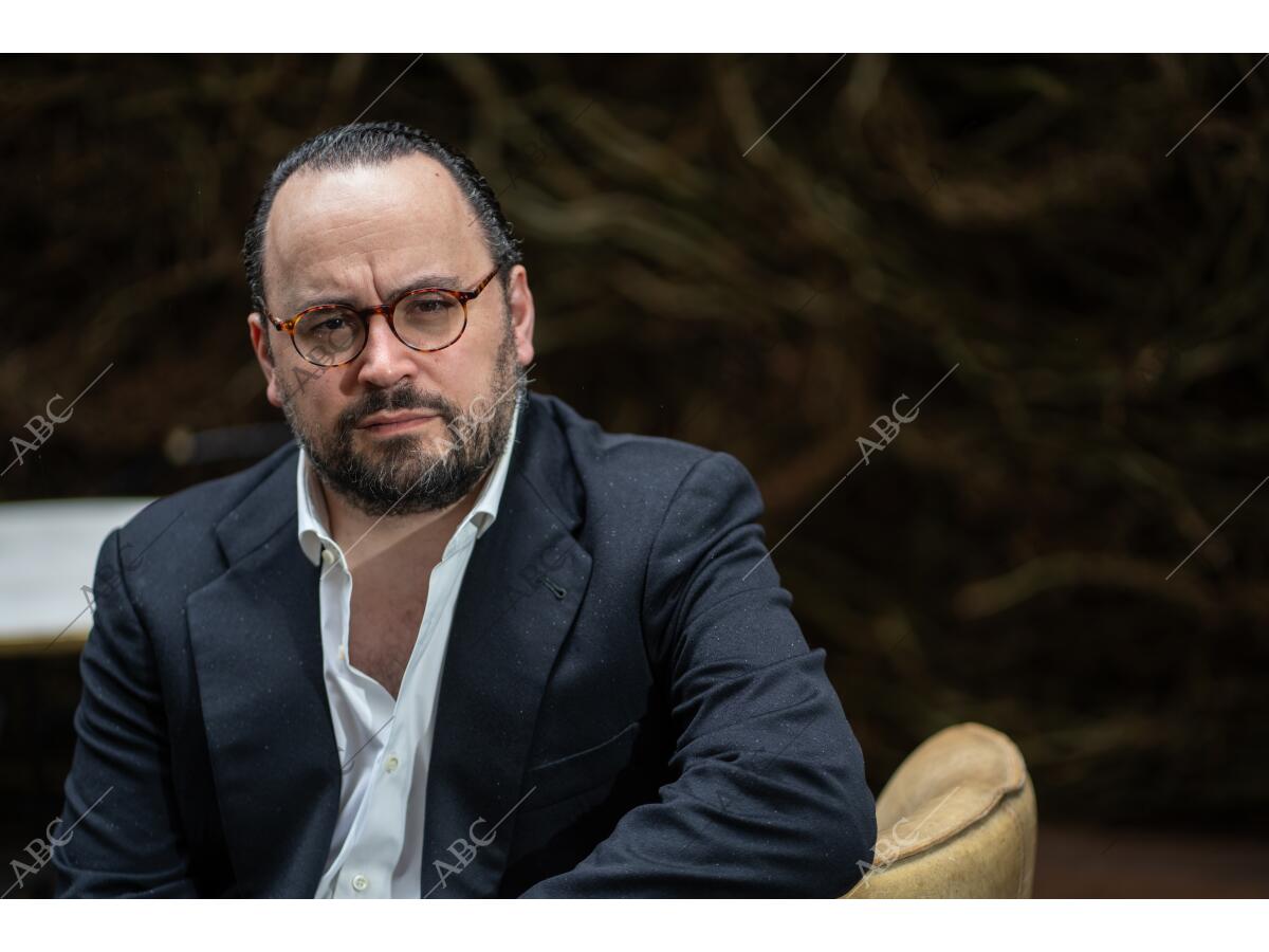Entrevista al escritor Ignacio Peyró, que publica «El español que ...