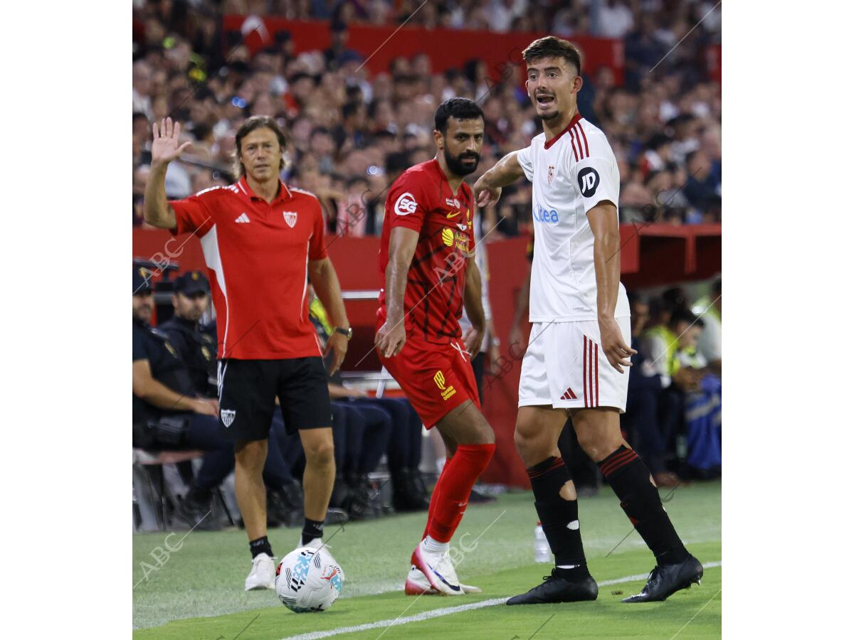 Partido amistoso entre el Sevilla y el Al Qadisiyah disputado en el ...