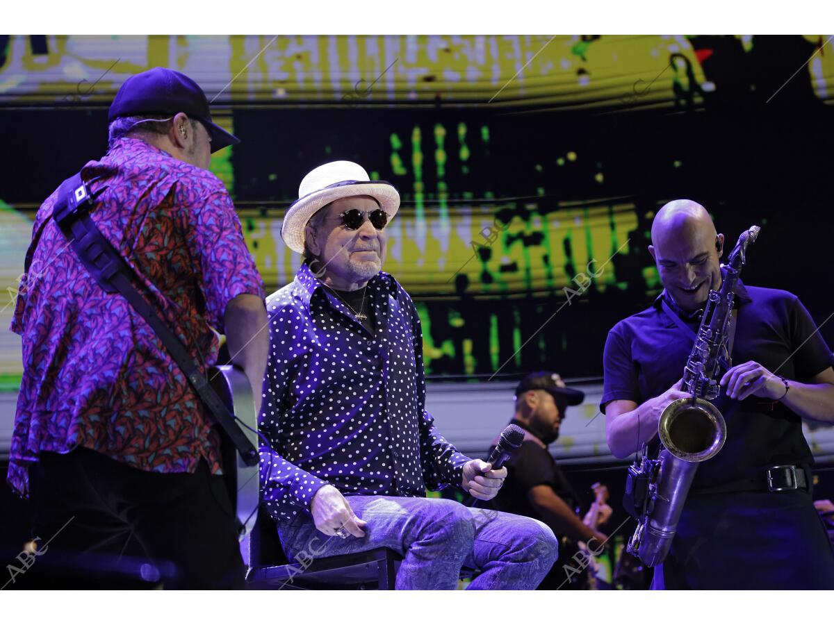 Concierto de Joaquín Sabina en la plaza de toros de la Real Maestranza ...