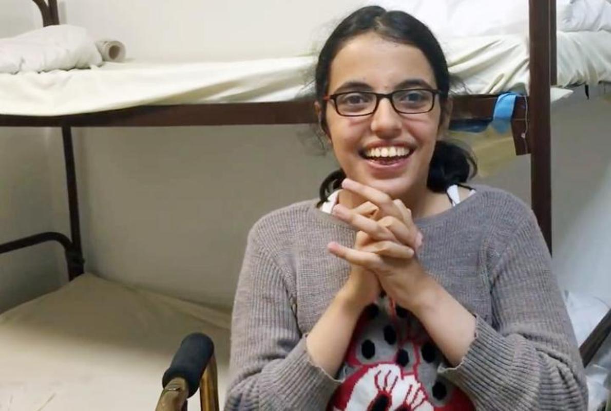 Nujeen, la refugiada siria de 17 años que viajó en silla de ruedas de ...